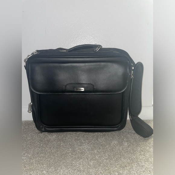 Targus | Other | Targus Leather Notebook Briefcase Laptop Bag | Poshmark
